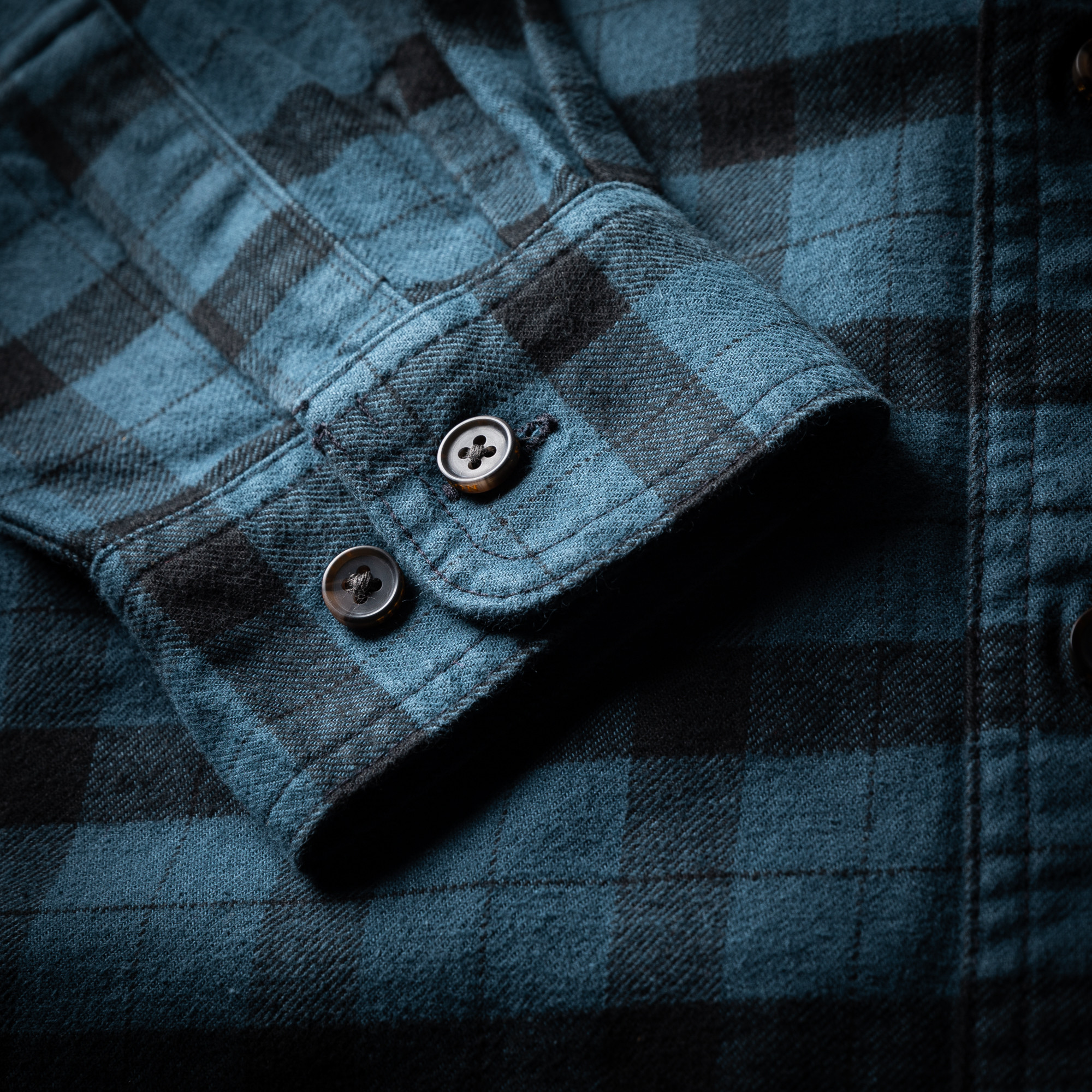 Filson Alaskan Guide Shirt in Midnight Black